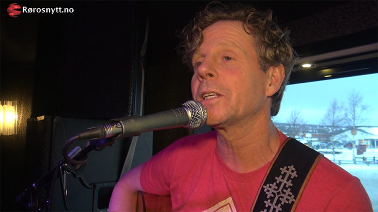 Bobby gjør Bergstaden om til et stort kor - Rørosnytt.no